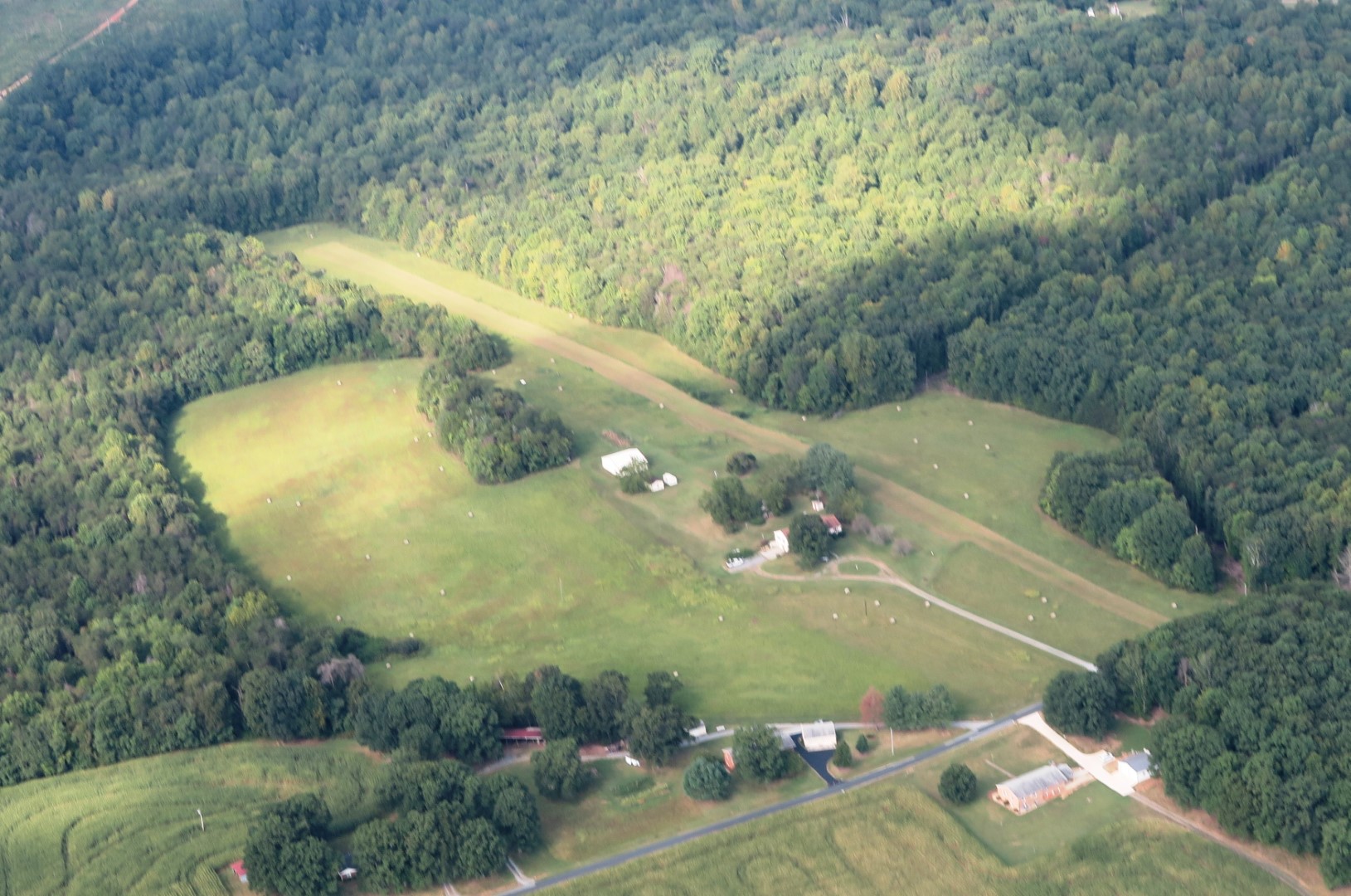 Breezy Knoll (VA13) looking north | SkyVector